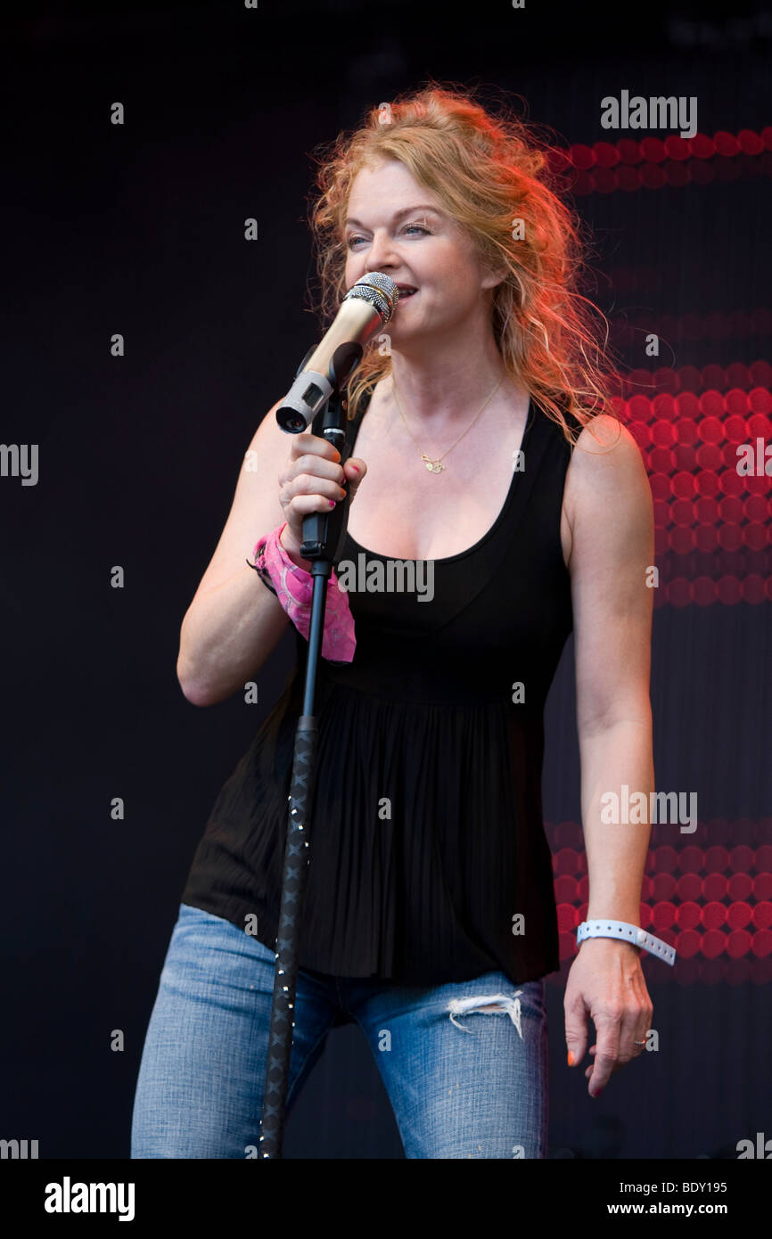 Singer Inga Humpe of the German pop band 2raumwohnung live at the ...