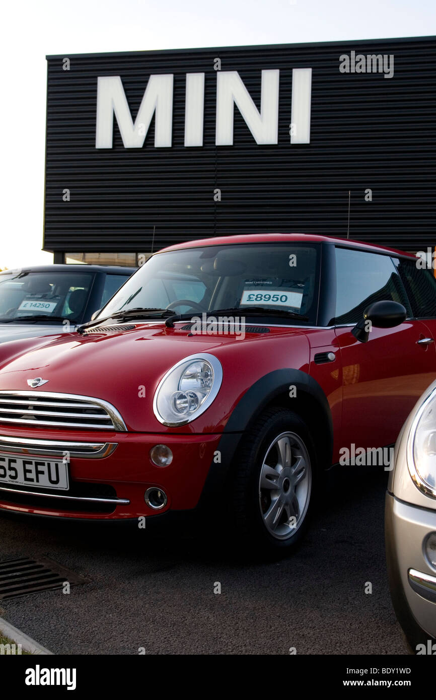 BMW Sytner Mini car showroom and forecourt Stock Photo - Alamy