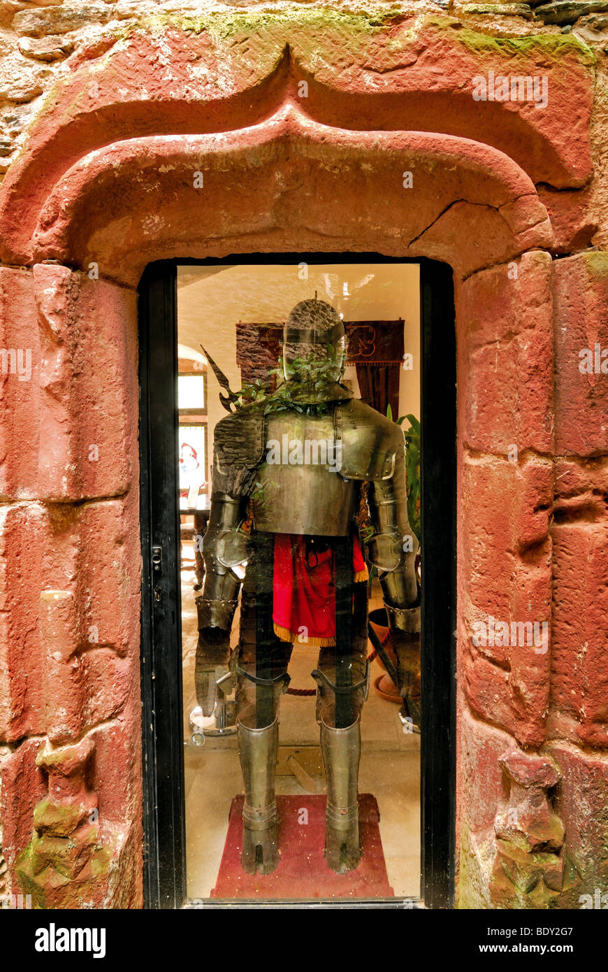 France, Midi-Pyrenees: Medieval armour in the castle of Belcastel Stock ...