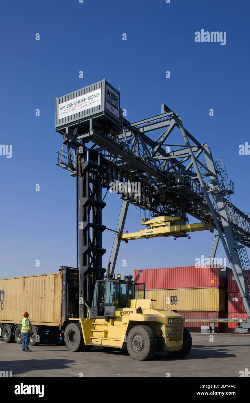 Bonn container terminal, reach stacker setting a container onto a truck ...