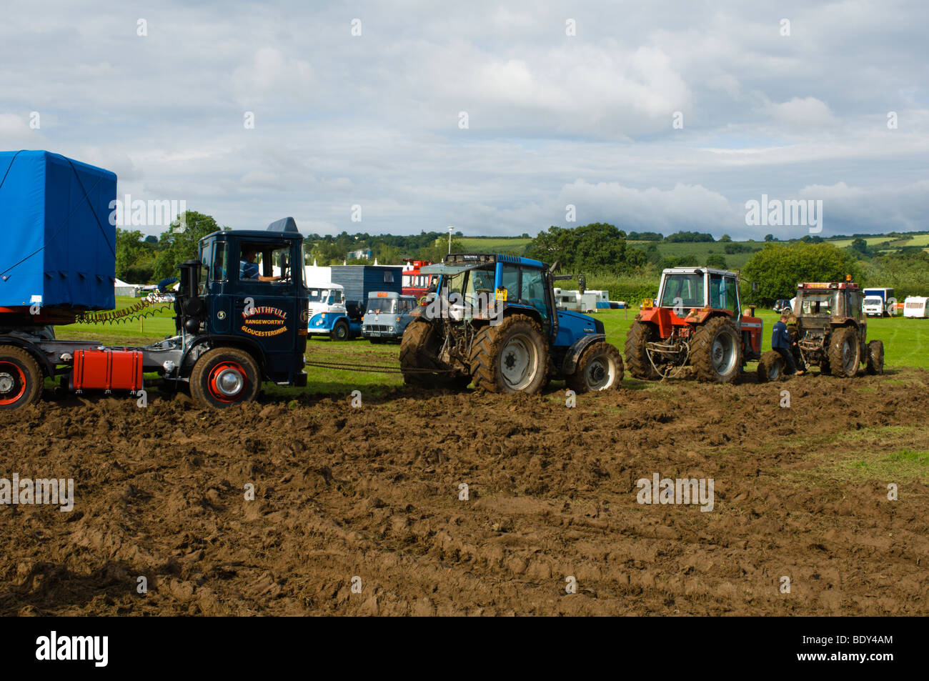 Towing lorry hi-res stock photography and images - Alamy
