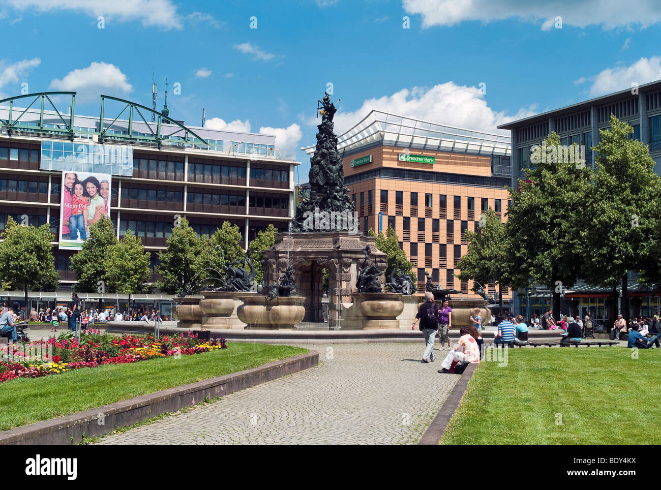 Paradeplatz parade square, Grupello-Pyramide in the back, Mannheimer ...