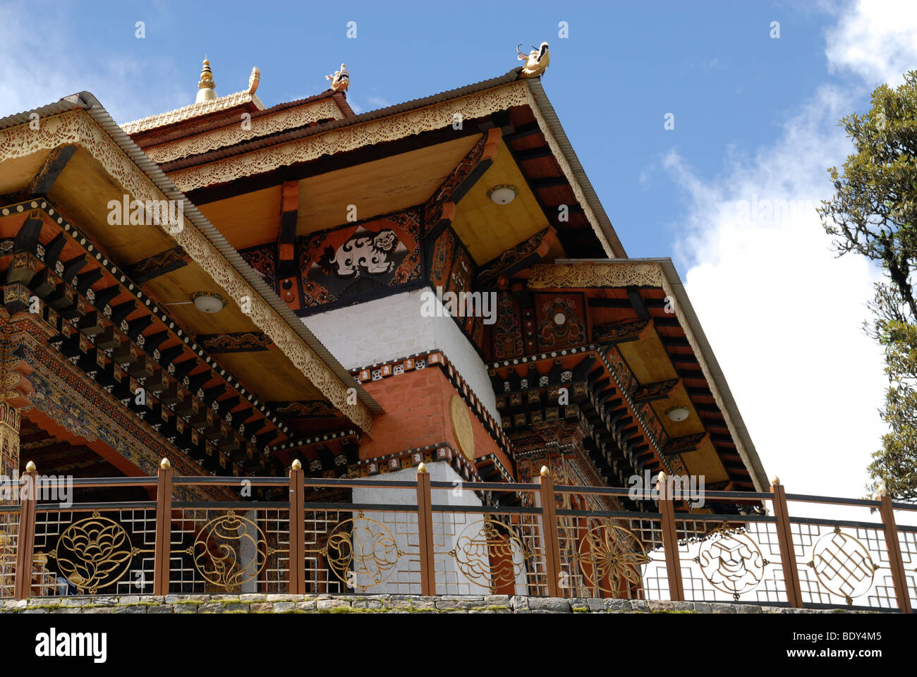 Tempel dach hi-res stock photography and images - Alamy