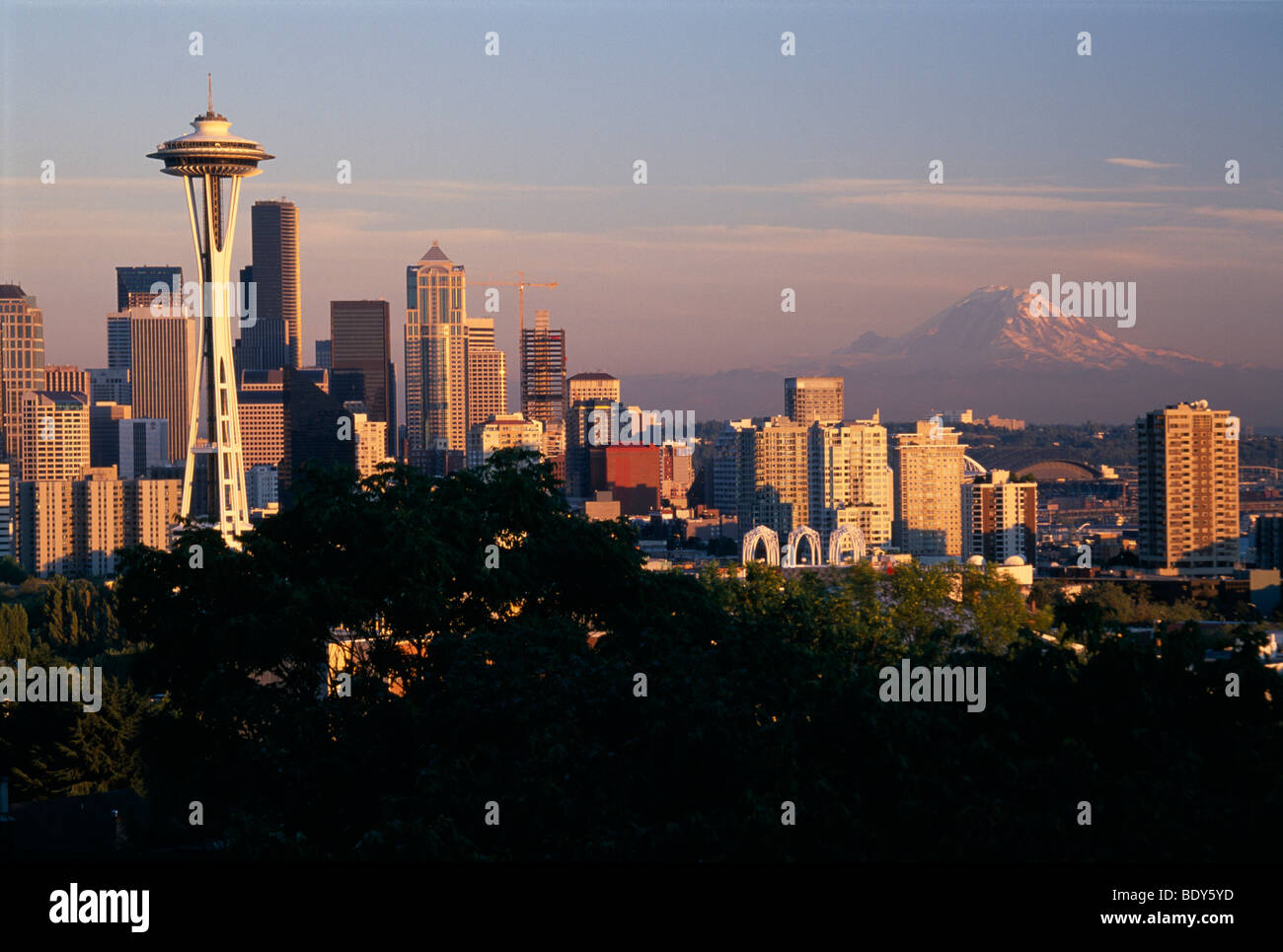 Seattle skyline during sunset hi-res stock photography and images - Alamy