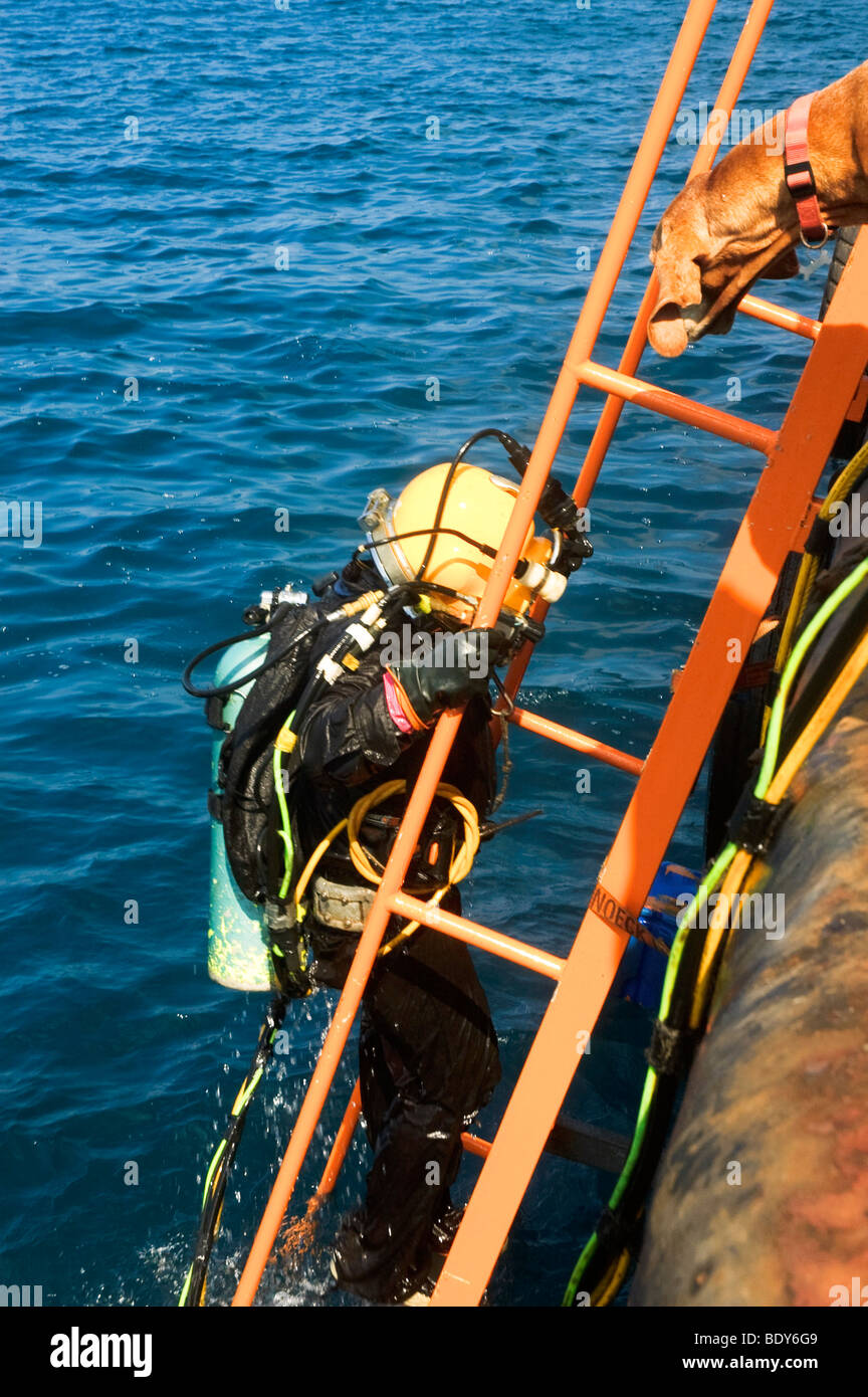 Commercial diver hi-res stock photography and images - Alamy