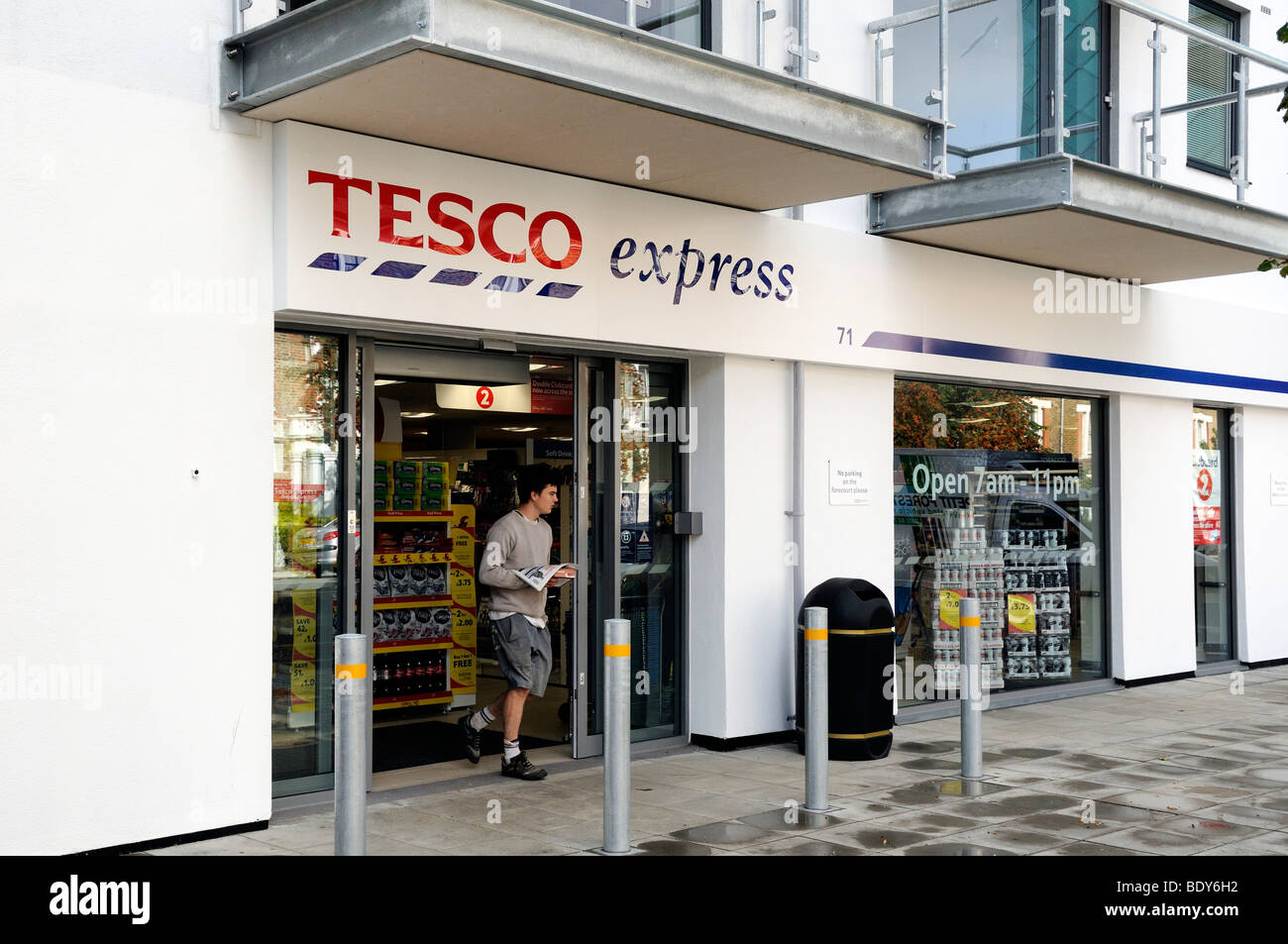 Tesco express hi-res stock photography and images - Alamy