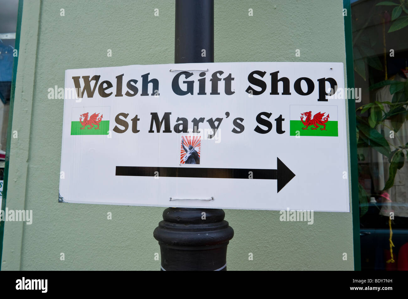 Red tourist direction signs hi-res stock photography and images - Alamy