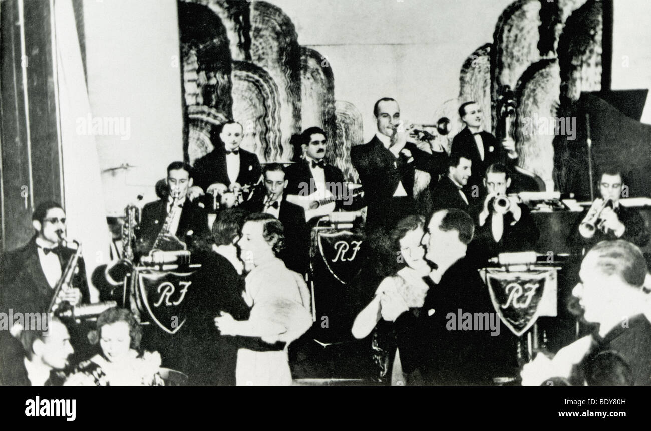 ROY FOX DANCE BAND - UK 30s dance orchestra Stock Photo - Alamy