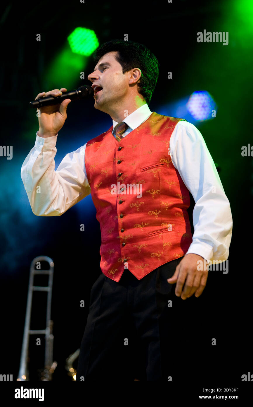 Duo auftritt hi-res stock photography and images - Alamy