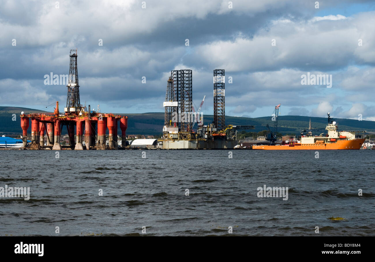 Oil rig scotland north hi-res stock photography and images - Alamy