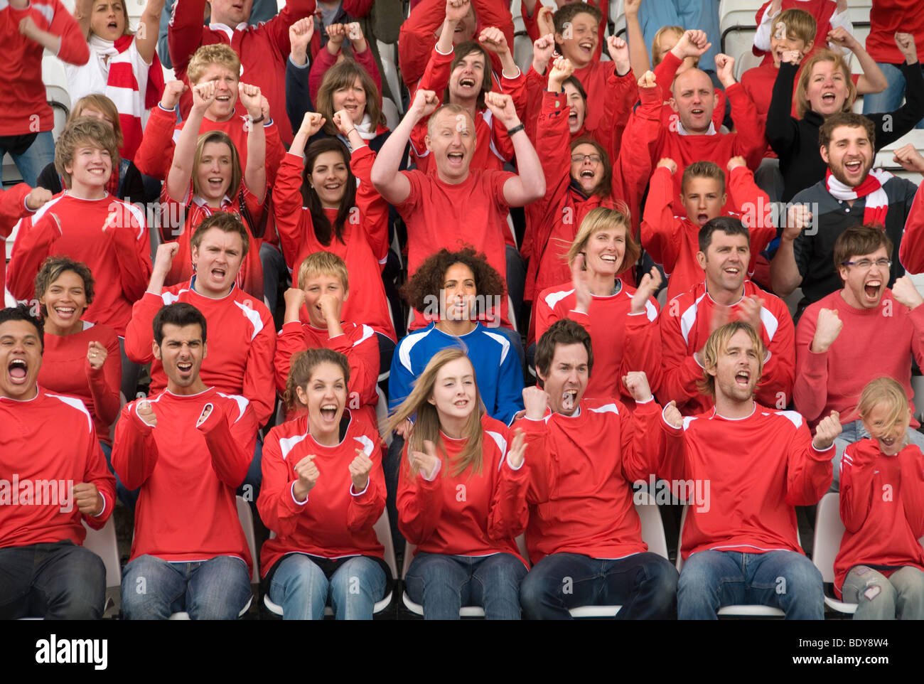 Crowd clapping football hi-res stock photography and images - Alamy