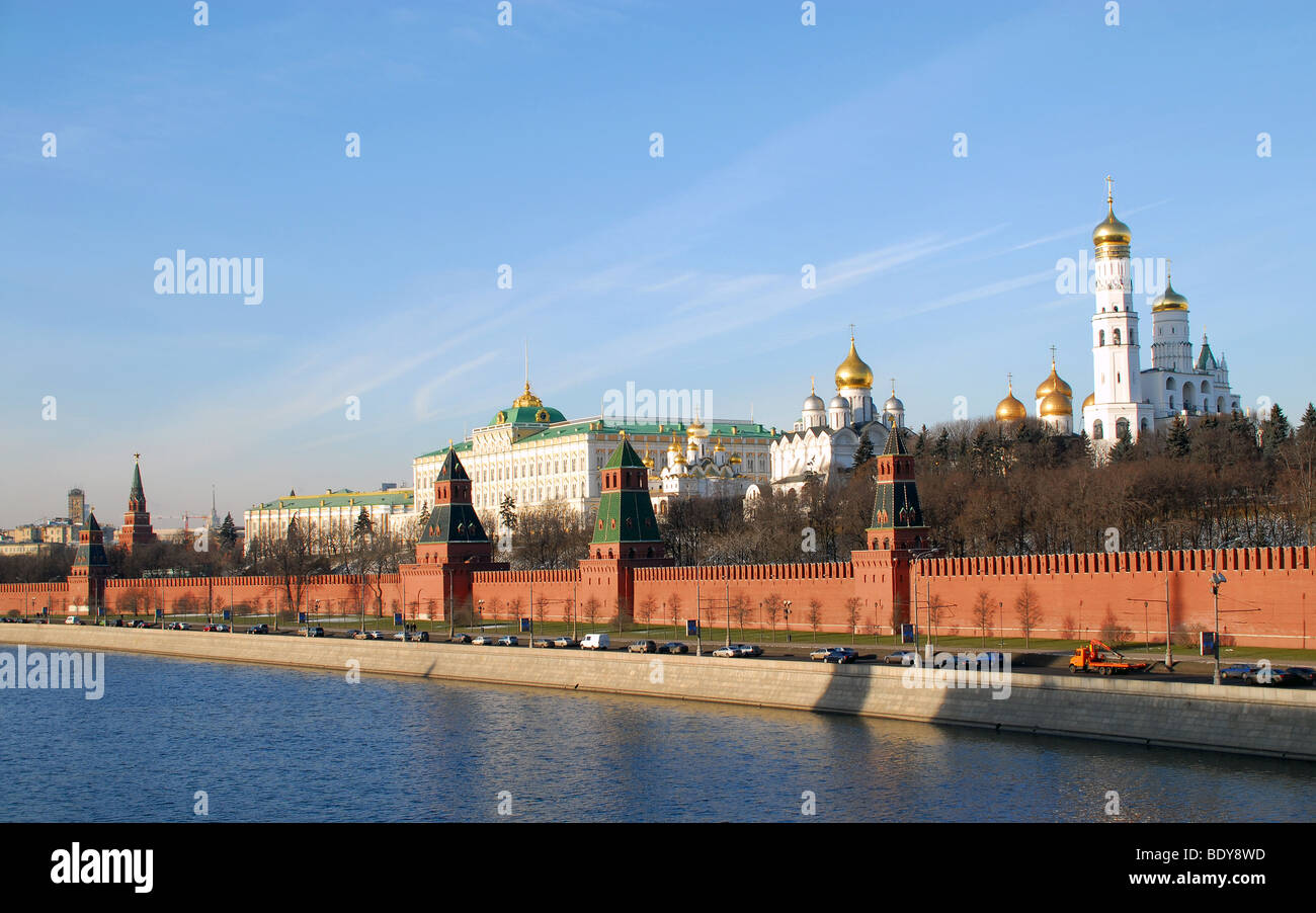 Landscape of the Kremlin Wall and Moscow river Stock Photo - Alamy