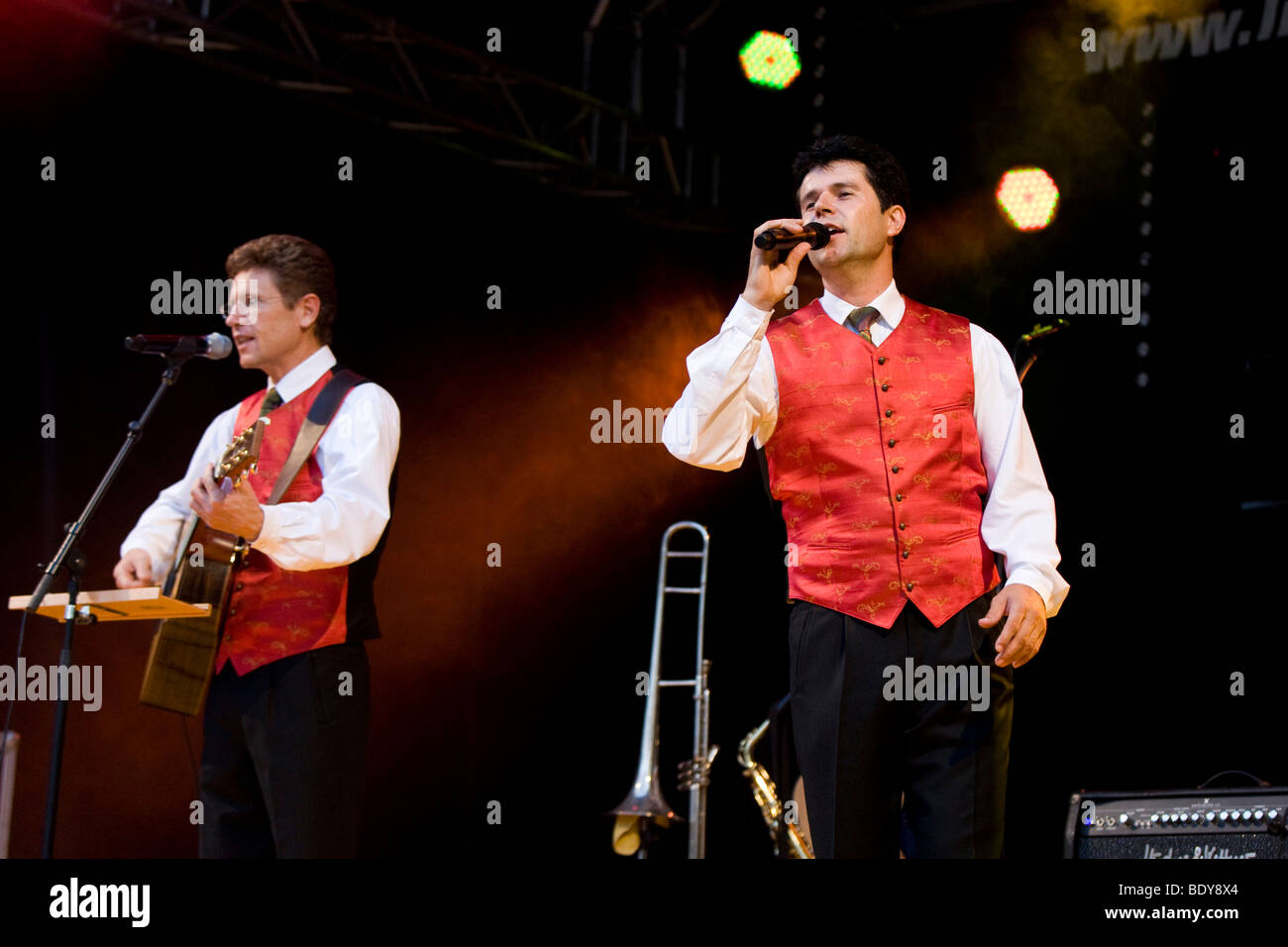 Duo music instruments hi-res stock photography and images - Alamy