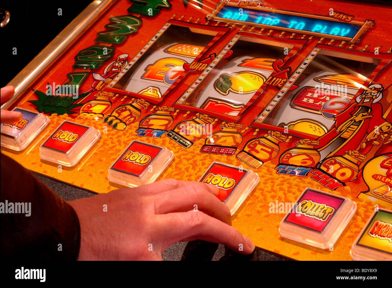 Slots slot machine arcade hi-res stock photography and images - Alamy