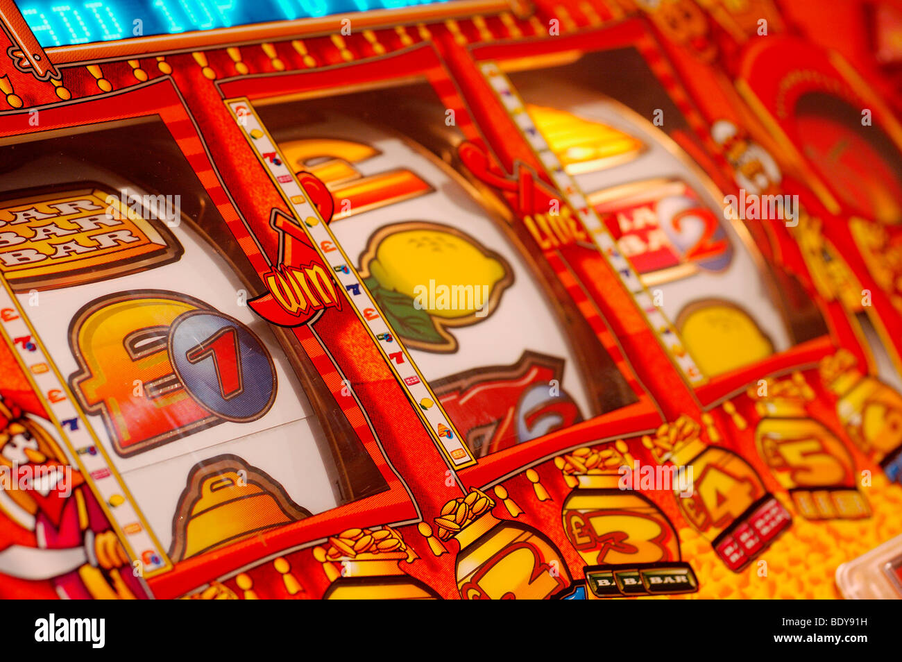 Gambling machine hi-res stock photography and images - Alamy