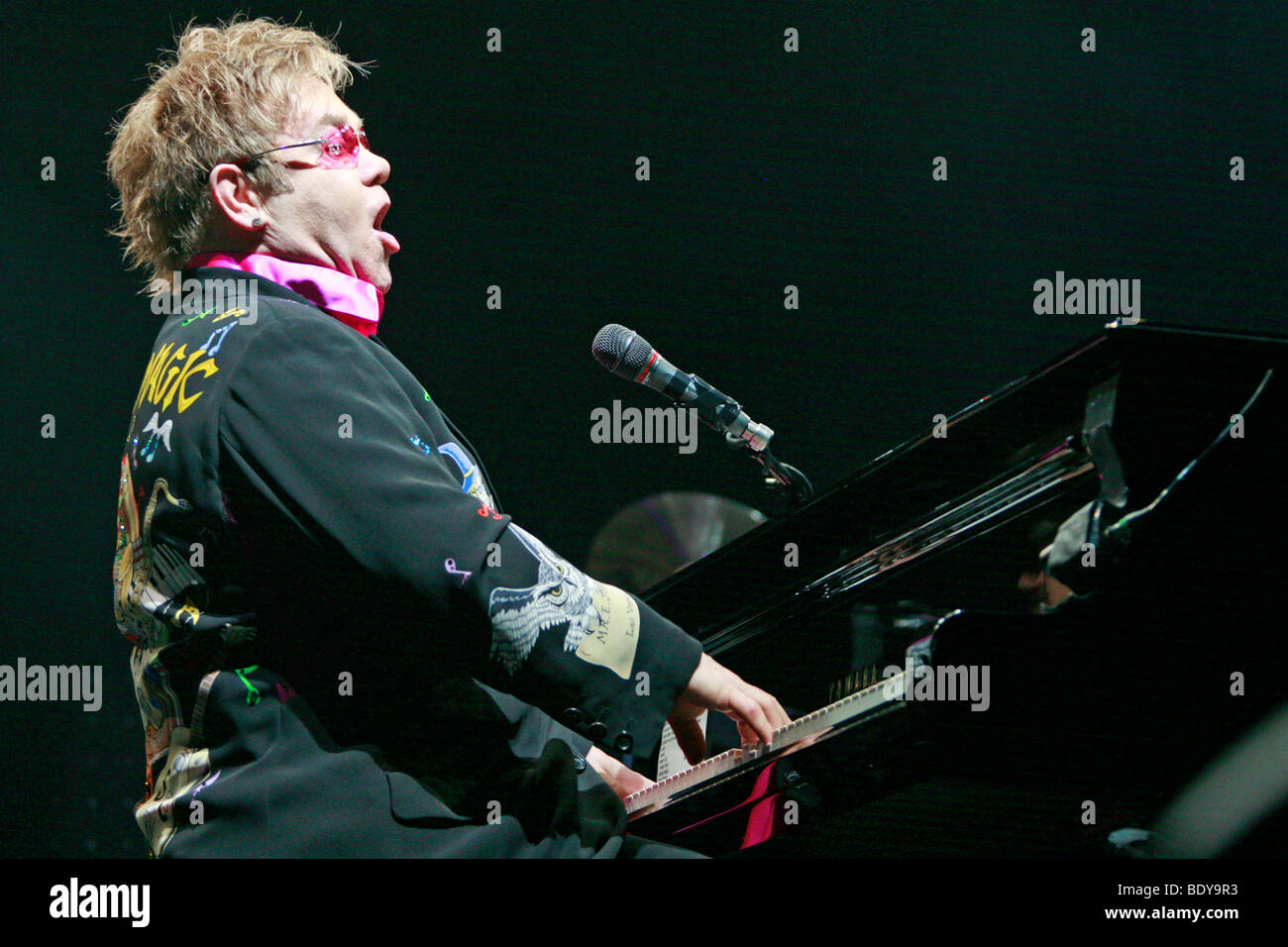 Live theater performances hi-res stock photography and images - Alamy