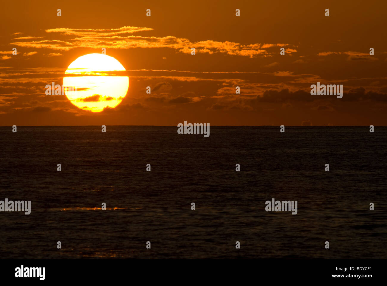 Evening sunset over ocean hi-res stock photography and images - Alamy