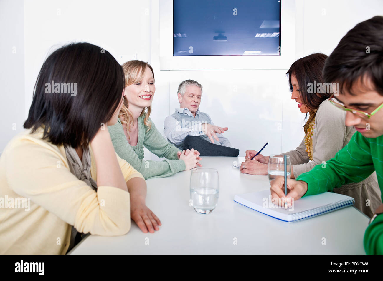 Informal group hi-res stock photography and images - Alamy