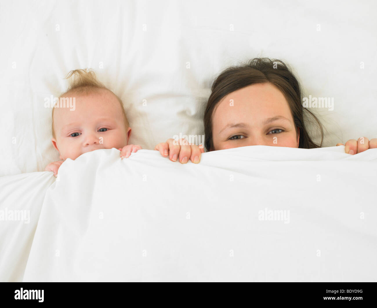 Baby peering hi-res stock photography and images - Alamy
