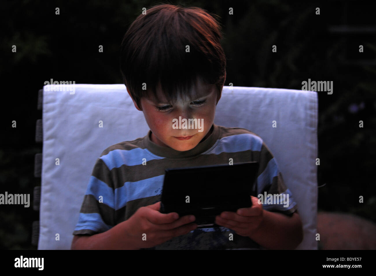 Dual displays hi-res stock photography and images - Alamy