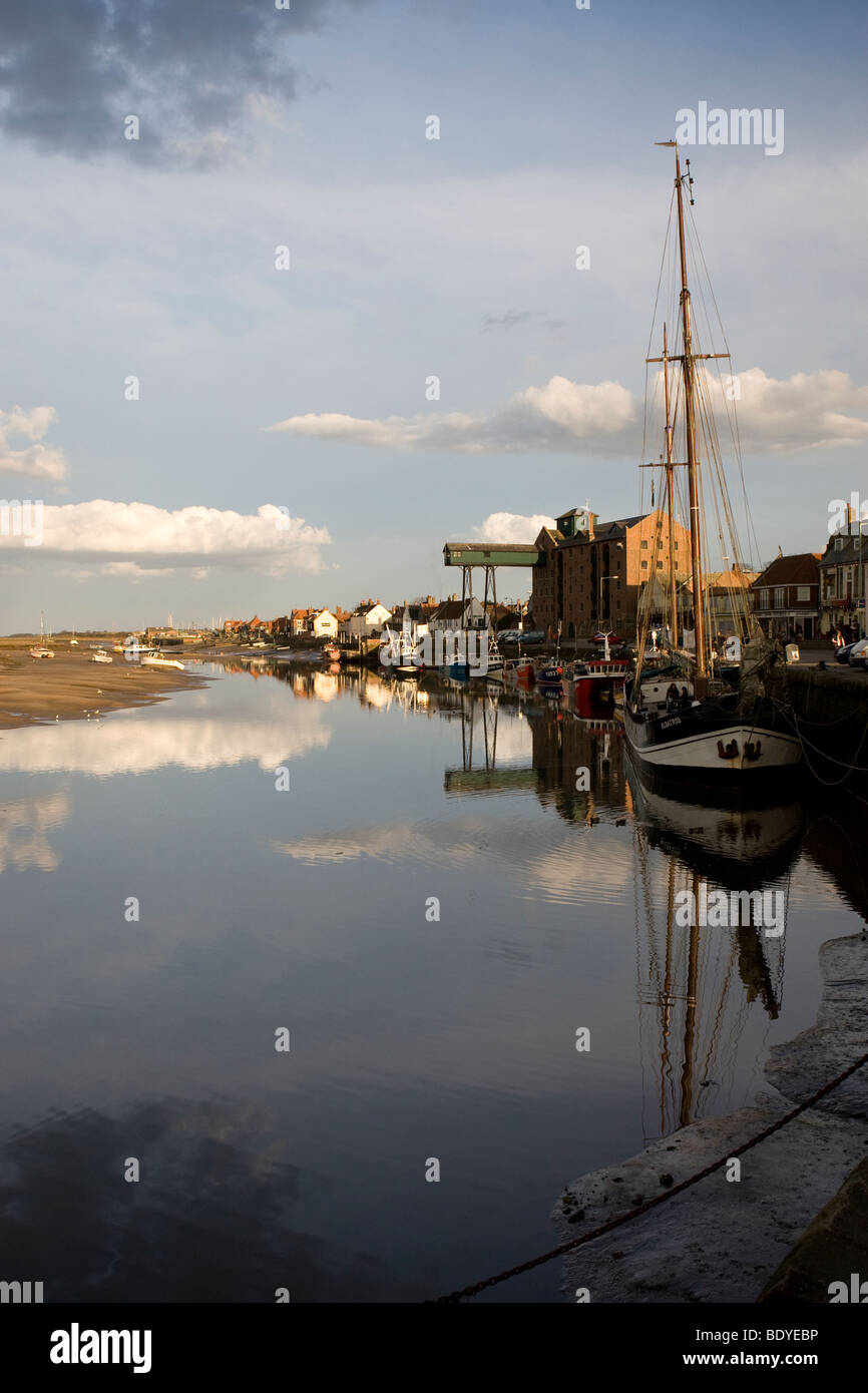 Wells-next-the-Sea Norfolk harbour and boating industry Stock Photo - Alamy
