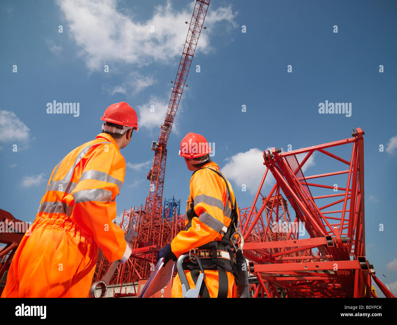 Two tower crane hi-res stock photography and images - Alamy