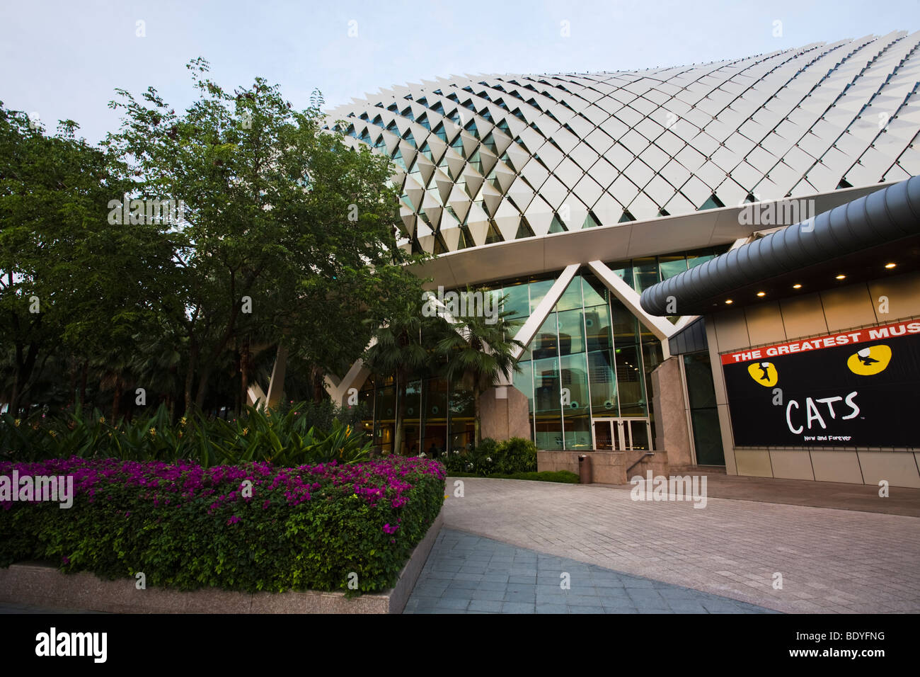 Esplanade theatre hi-res stock photography and images - Alamy