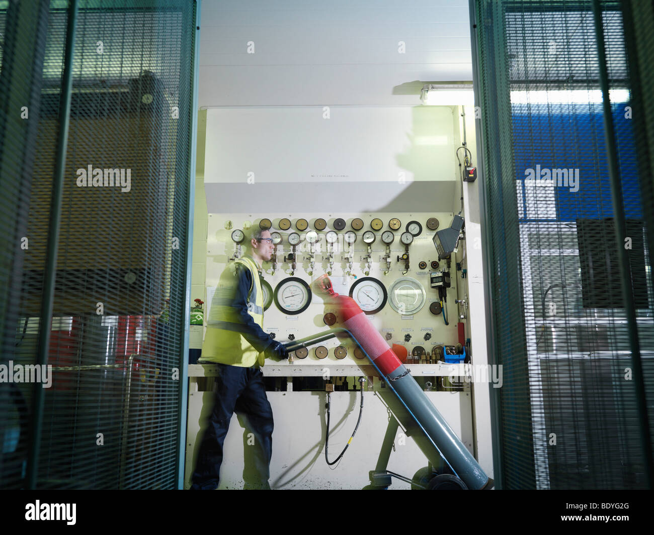 Cylinder container hi-res stock photography and images - Alamy