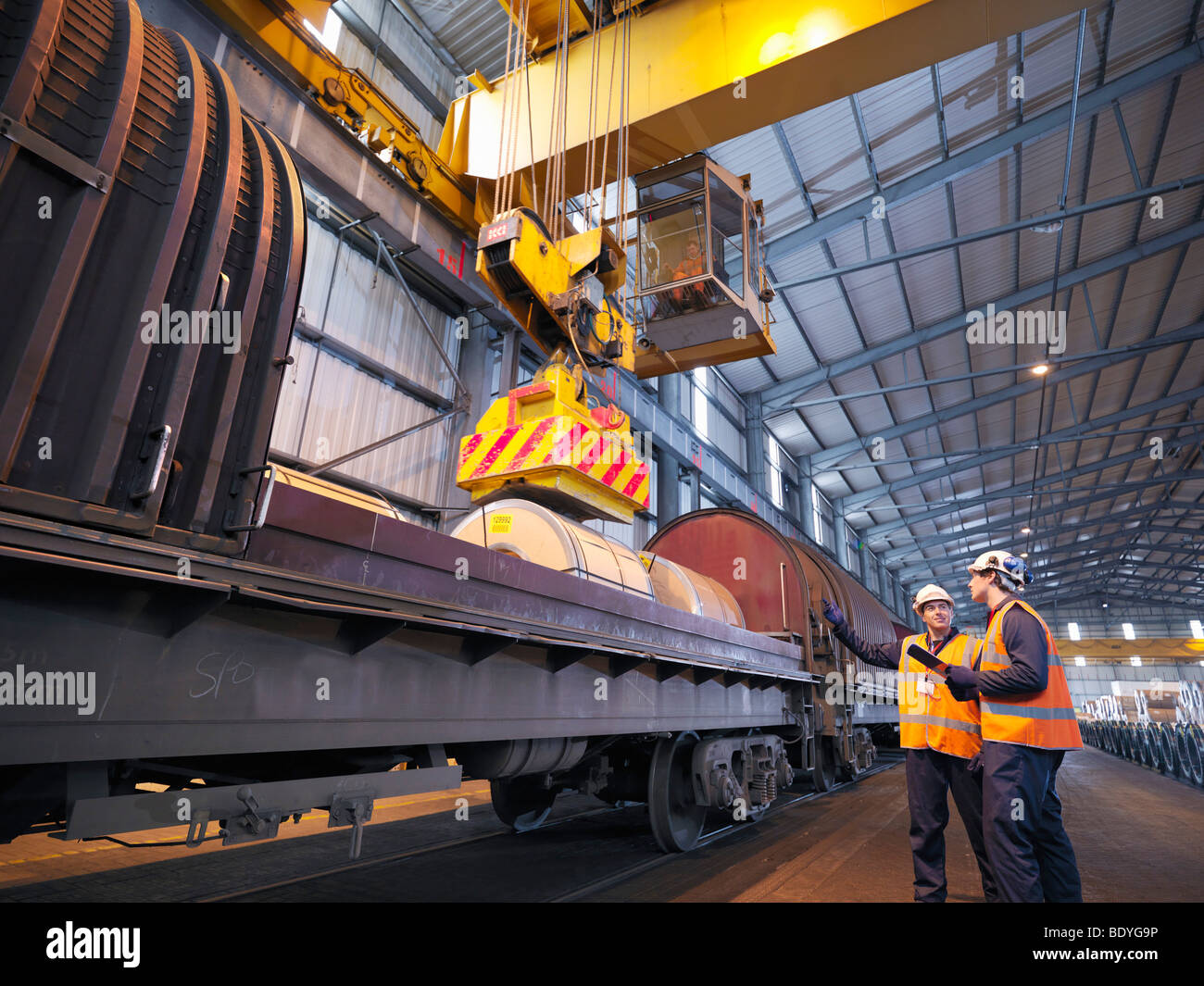 Port workers hi-res stock photography and images - Alamy