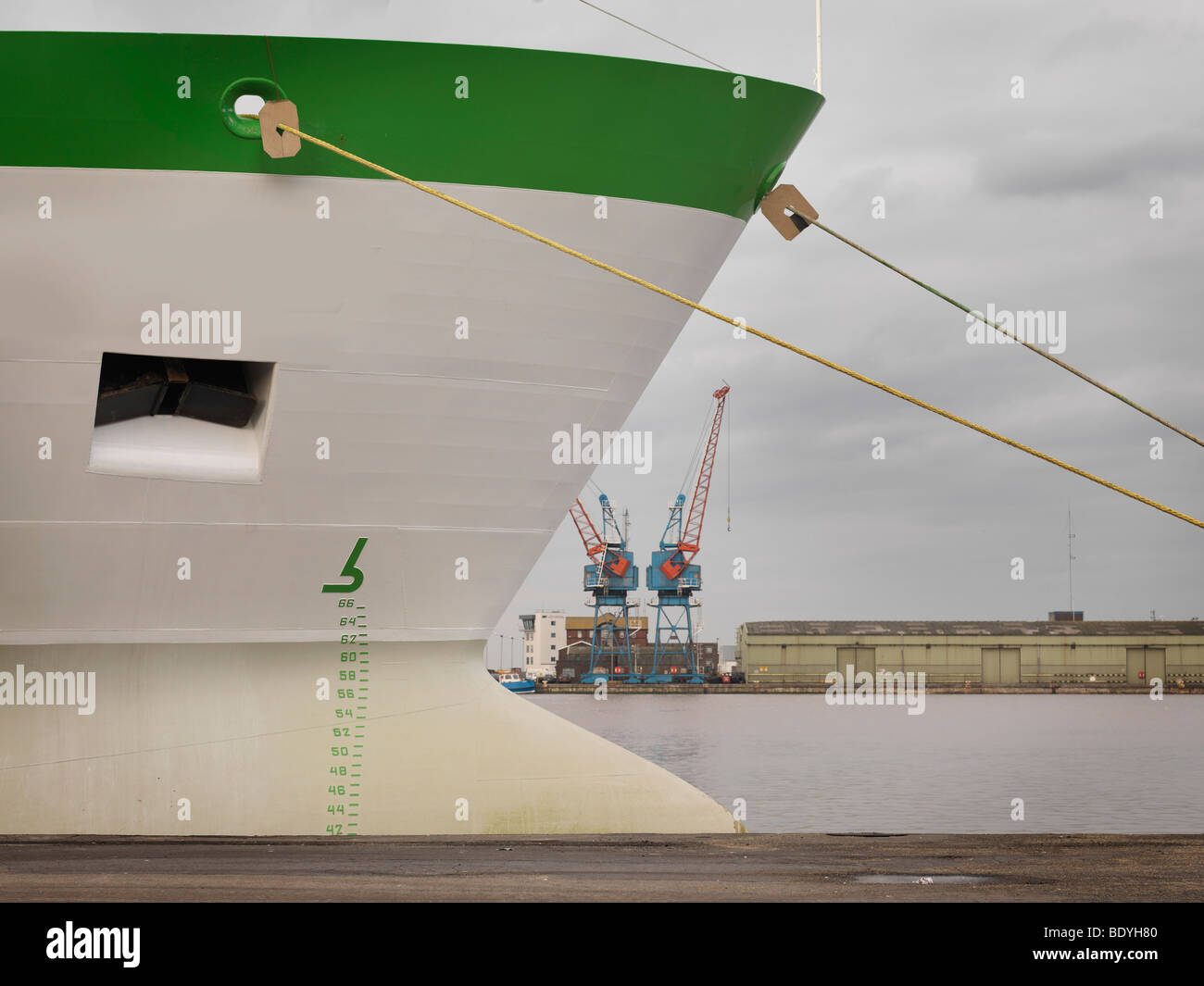 White ship hi-res stock photography and images - Alamy
