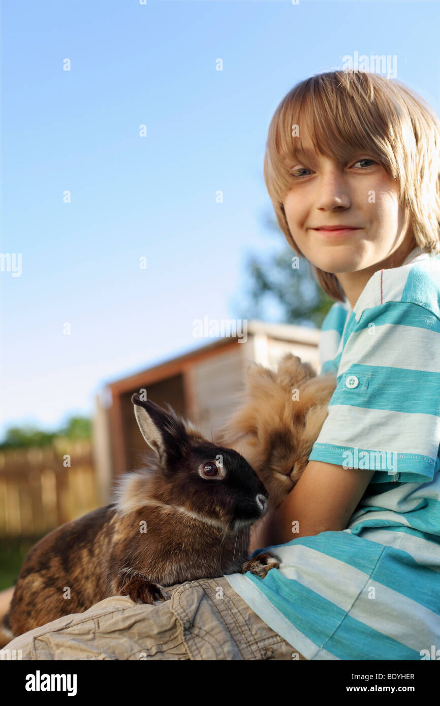 Rabbit hugging hi-res stock photography and images - Alamy