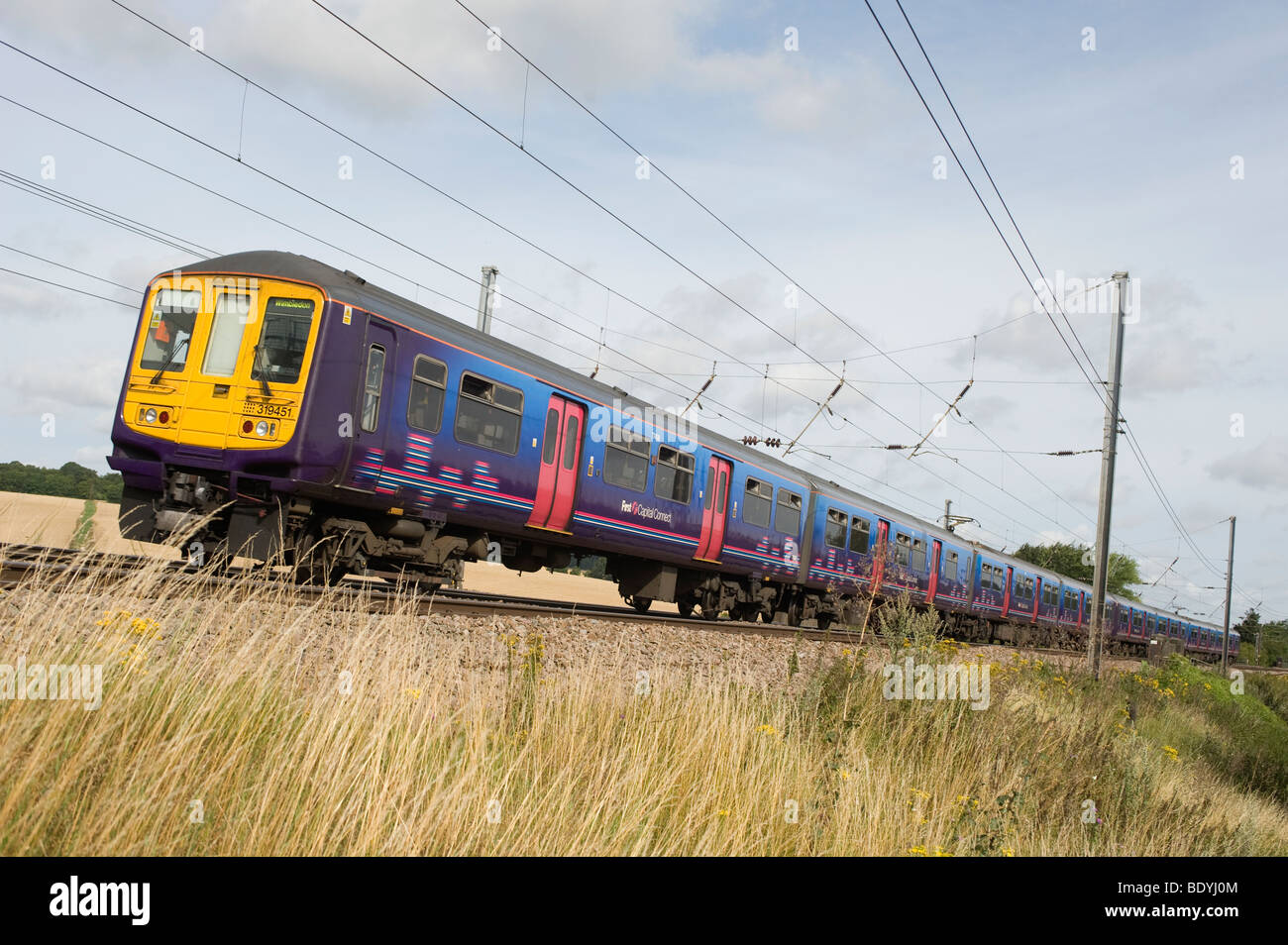 Class 319 train in First Capital Connect livery en route to Wimbledon ...