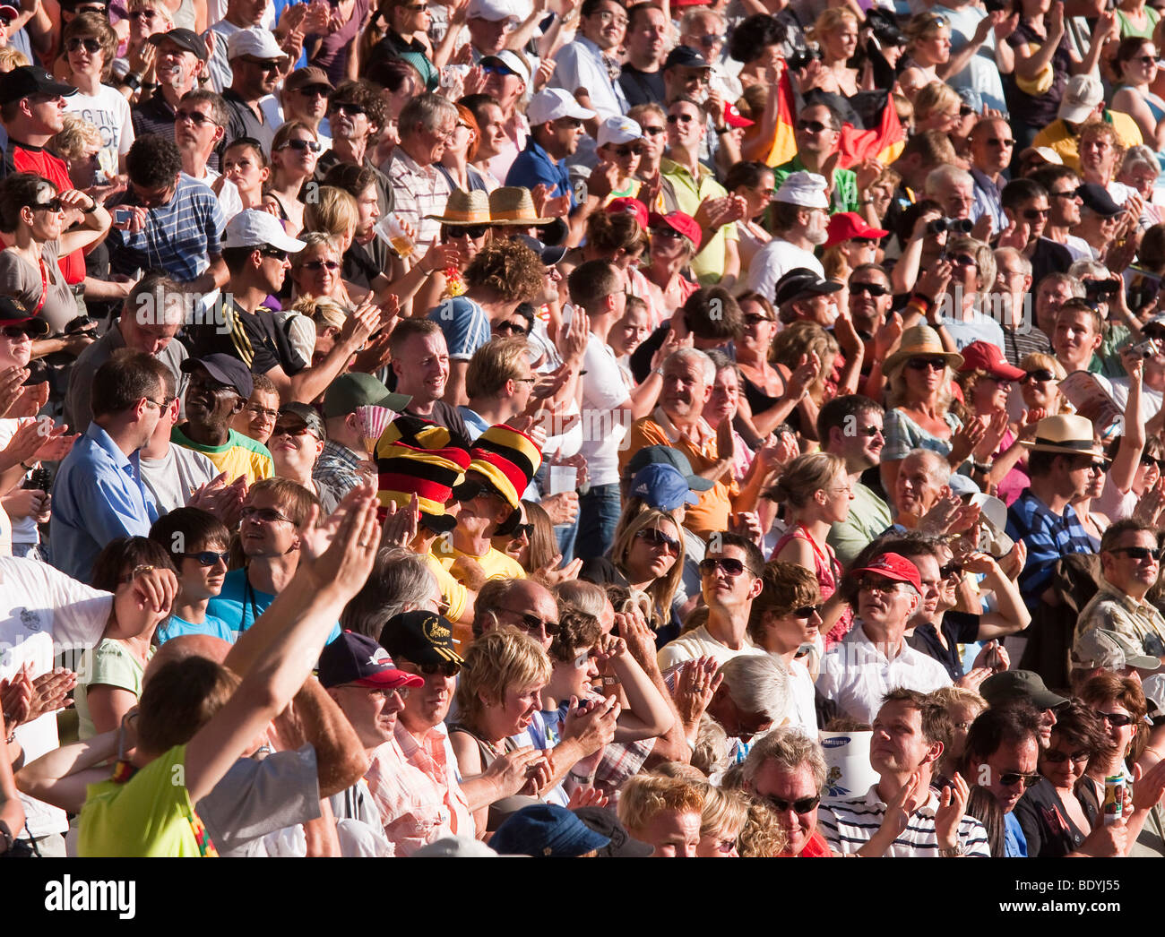 Jubilantly crowd hi-res stock photography and images - Alamy