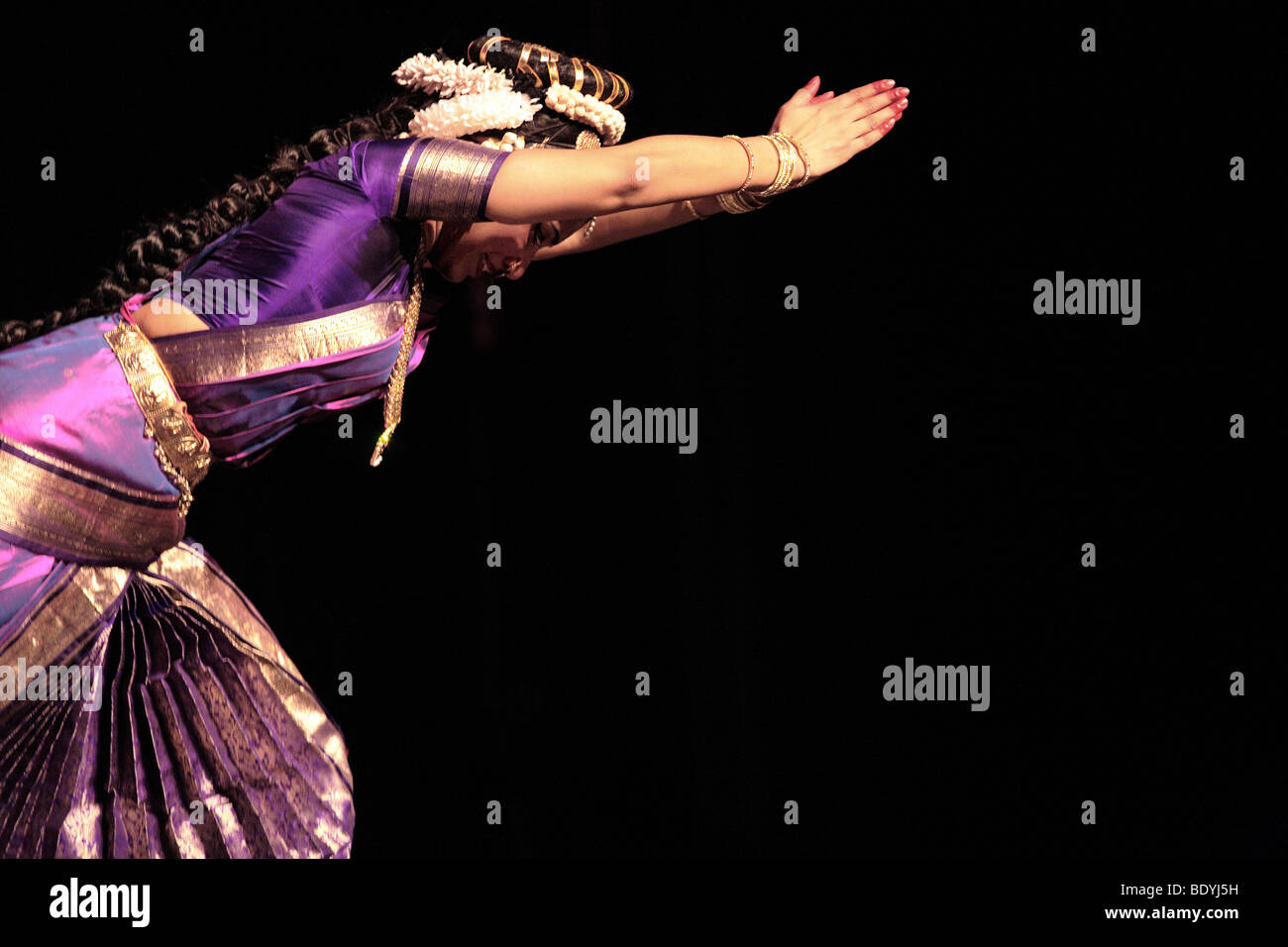 Female Indian Dancer Stock Photo - Alamy