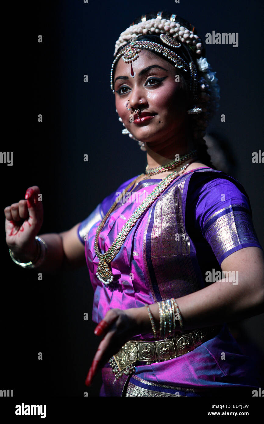 Kuchipudi dance hi-res stock photography and images - Alamy