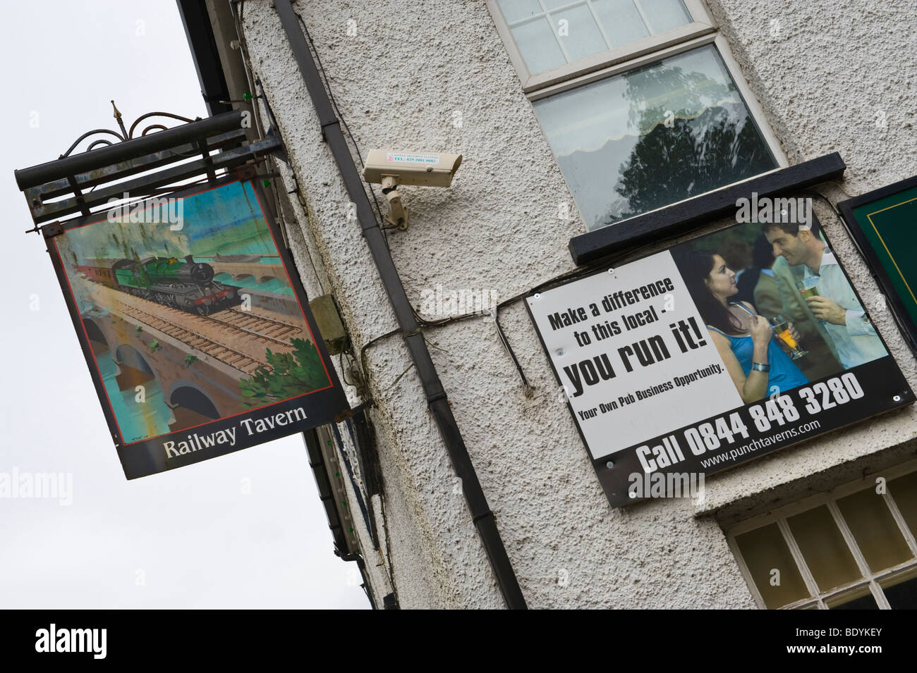 Pub sign railway hi-res stock photography and images - Alamy