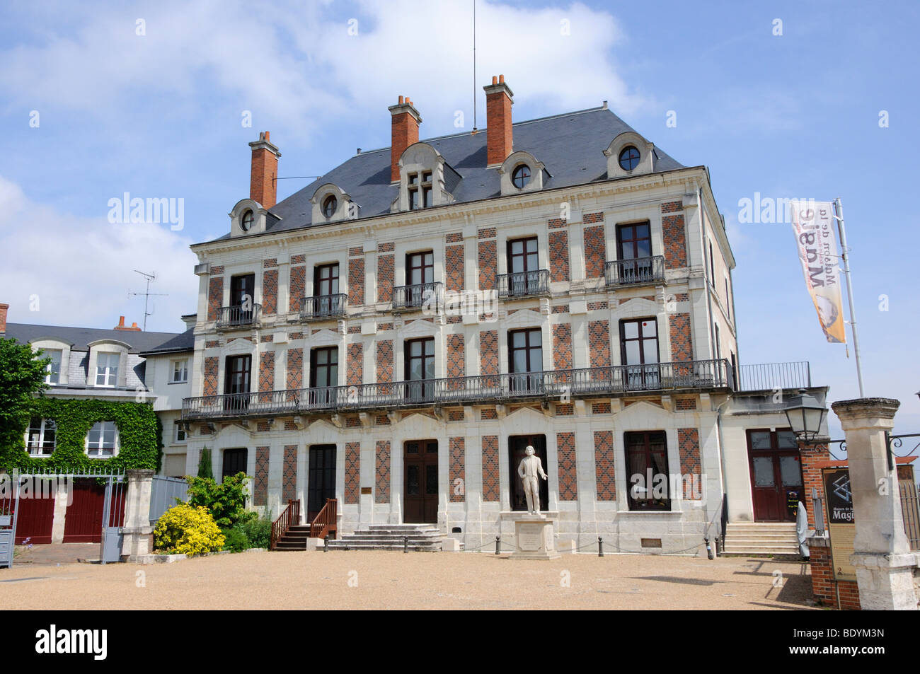 Robert houdin magic house hi-res stock photography and images - Alamy