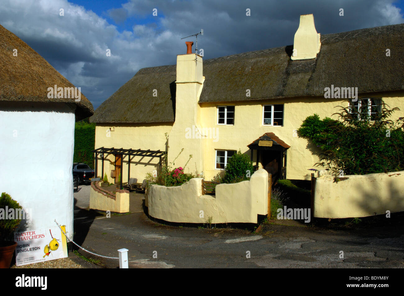 Thatched cottages near Newton Abbot in Devon, England Stock Photo - Alamy
