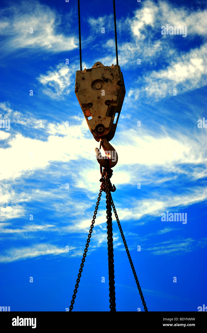 Lifting chains hi-res stock photography and images - Alamy