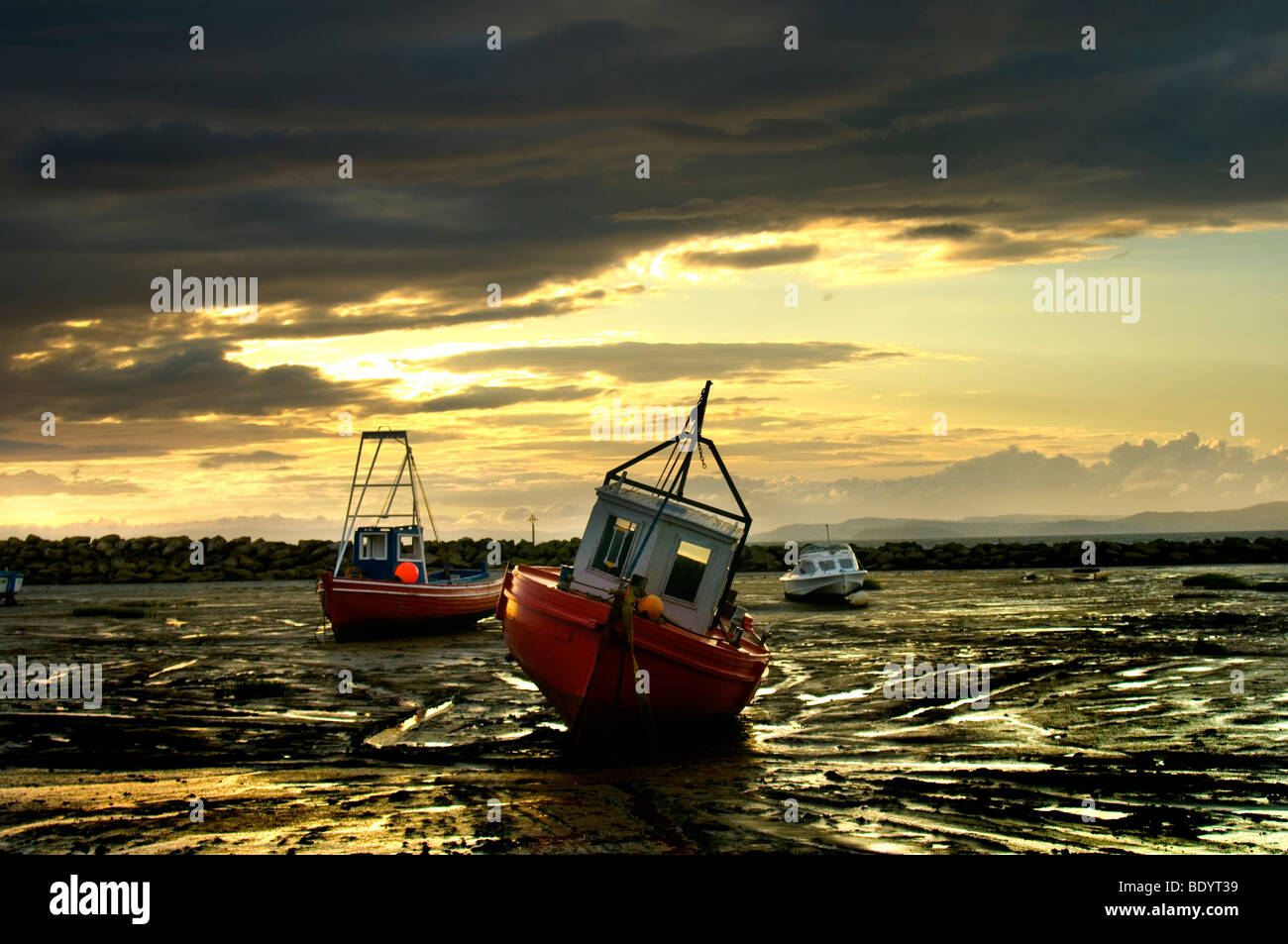 Fishing boats at morecambe bay hi-res stock photography and images - Alamy