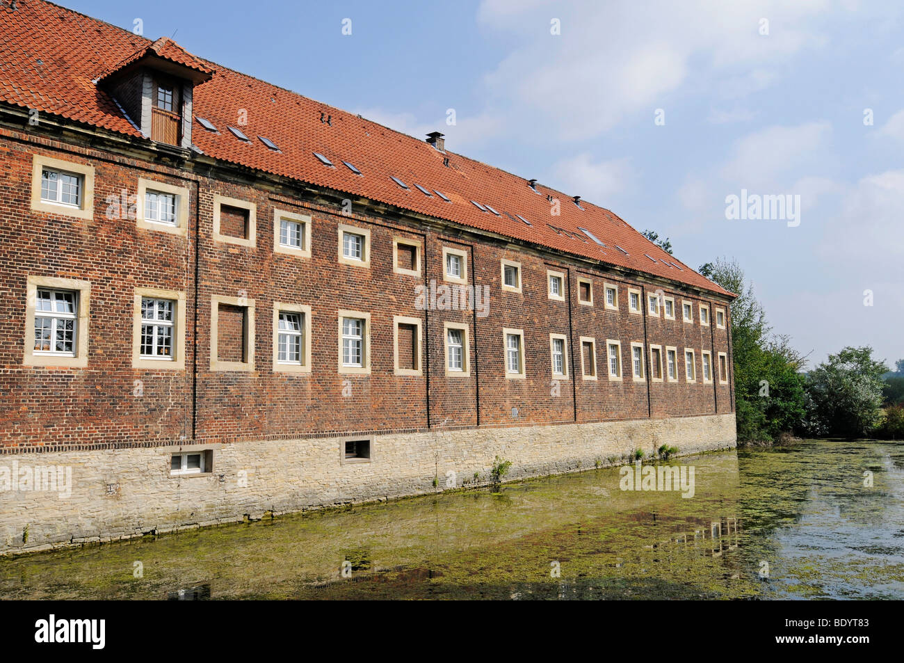 Moated castle oberwerries hi-res stock photography and images - Alamy