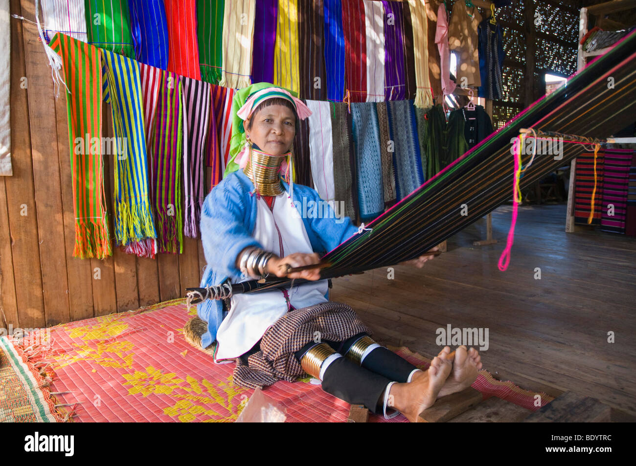 Intha weaver hi-res stock photography and images - Alamy