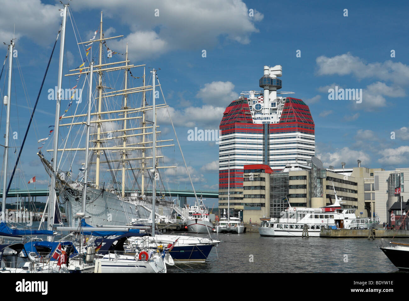 The harbour in Gothenburg in Sweden with the preserved full rigger ...