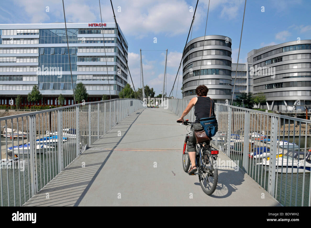 Hitachi Power Office, the first height-adjustable suspension bridge in ...