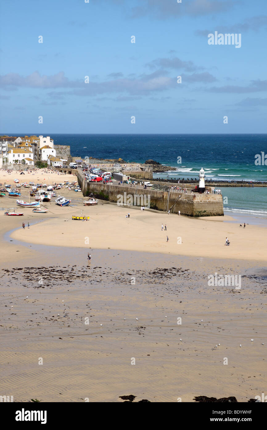 Cornish harbour hi-res stock photography and images - Alamy