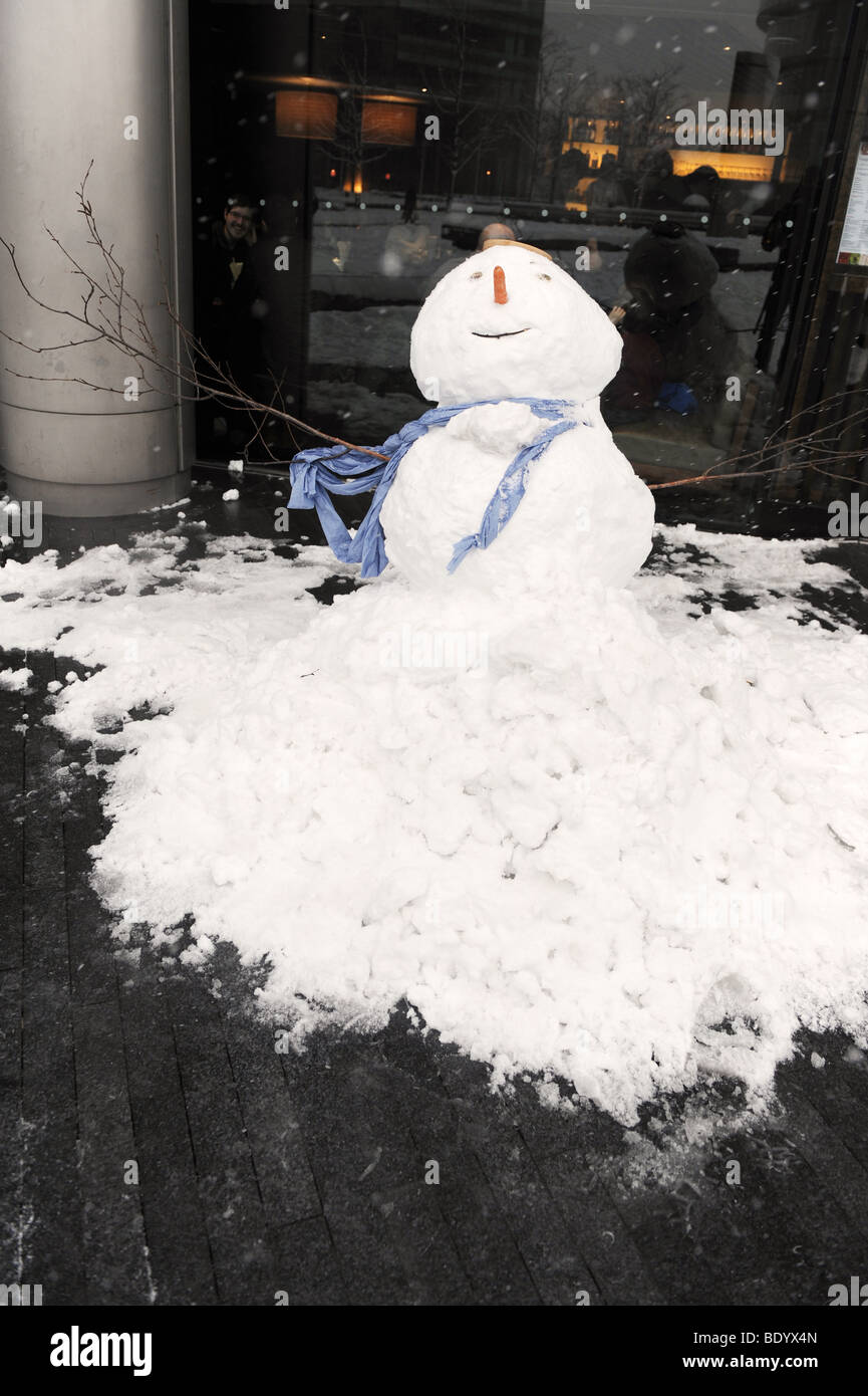 A snowman in central London Stock Photo - Alamy