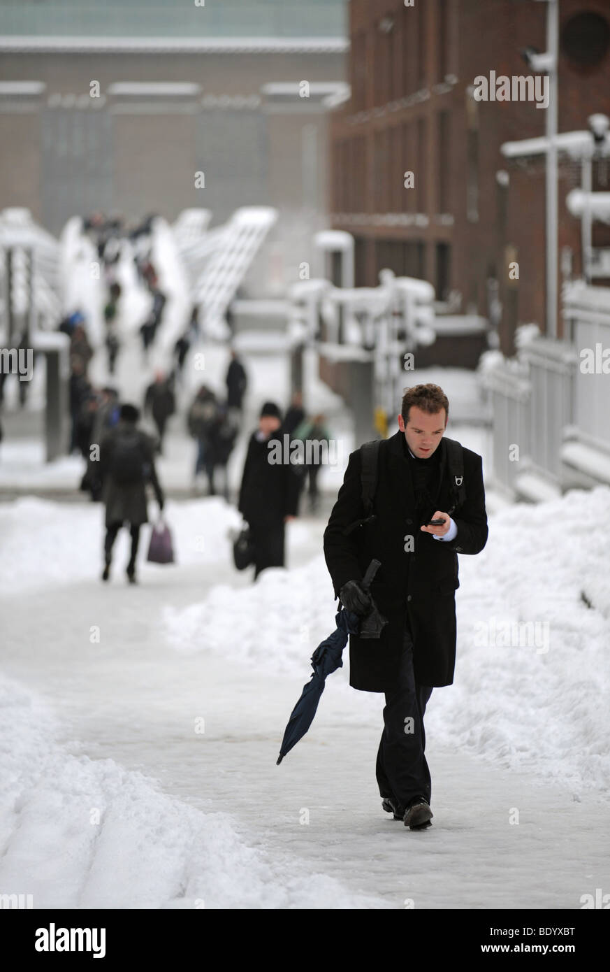 Walking to work in the snow hi-res stock photography and images - Alamy