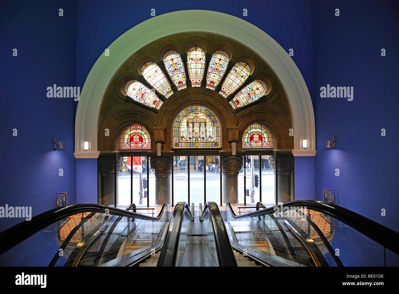 Mall entrance doors hi-res stock photography and images - Alamy