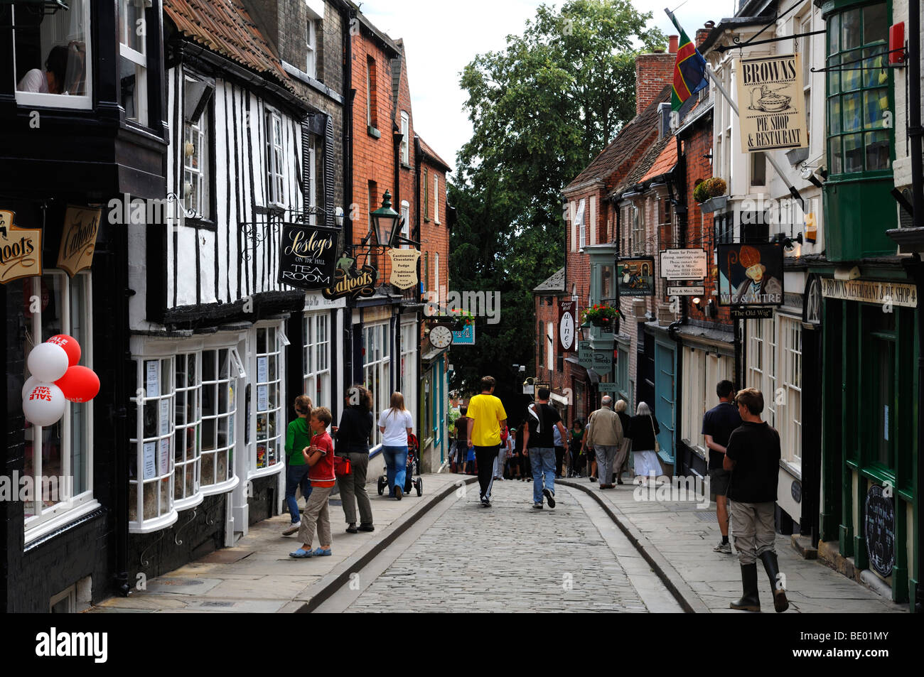Old shopping street with old houses, Steep Hill, Lincoln, Lincolnshire ...