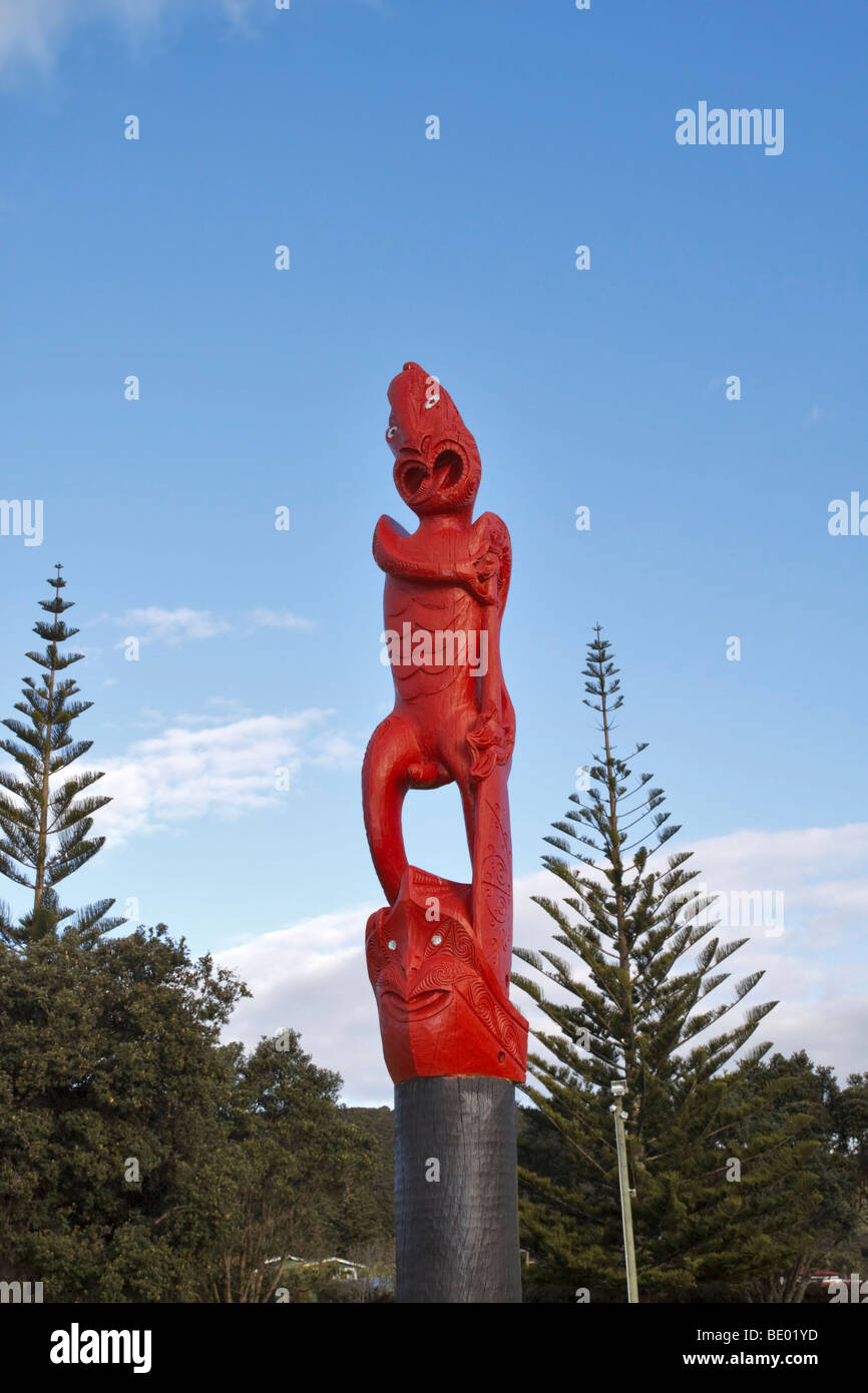 Maori totem poles in field hi-res stock photography and images - Alamy